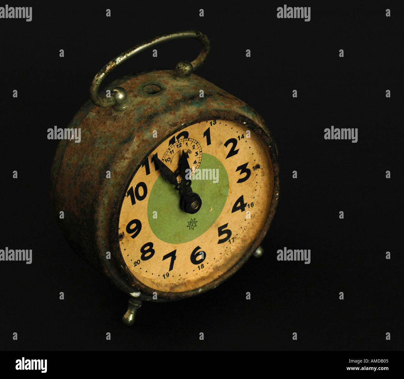 Clock five past twelve hi-res stock photography and images - Alamy