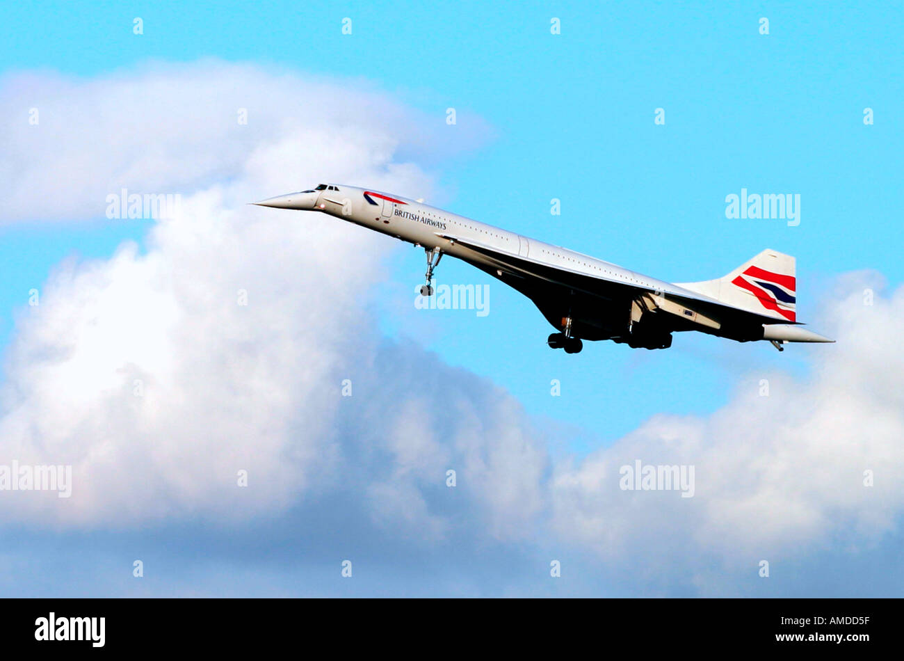Concorde on final hi-res stock photography and images - Alamy