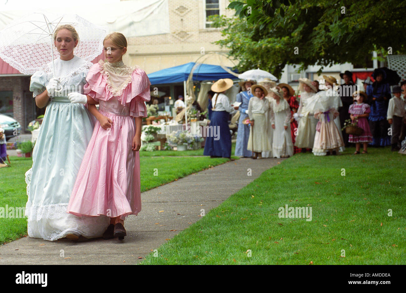 Victorian fashion hi-res stock photography and images - Alamy