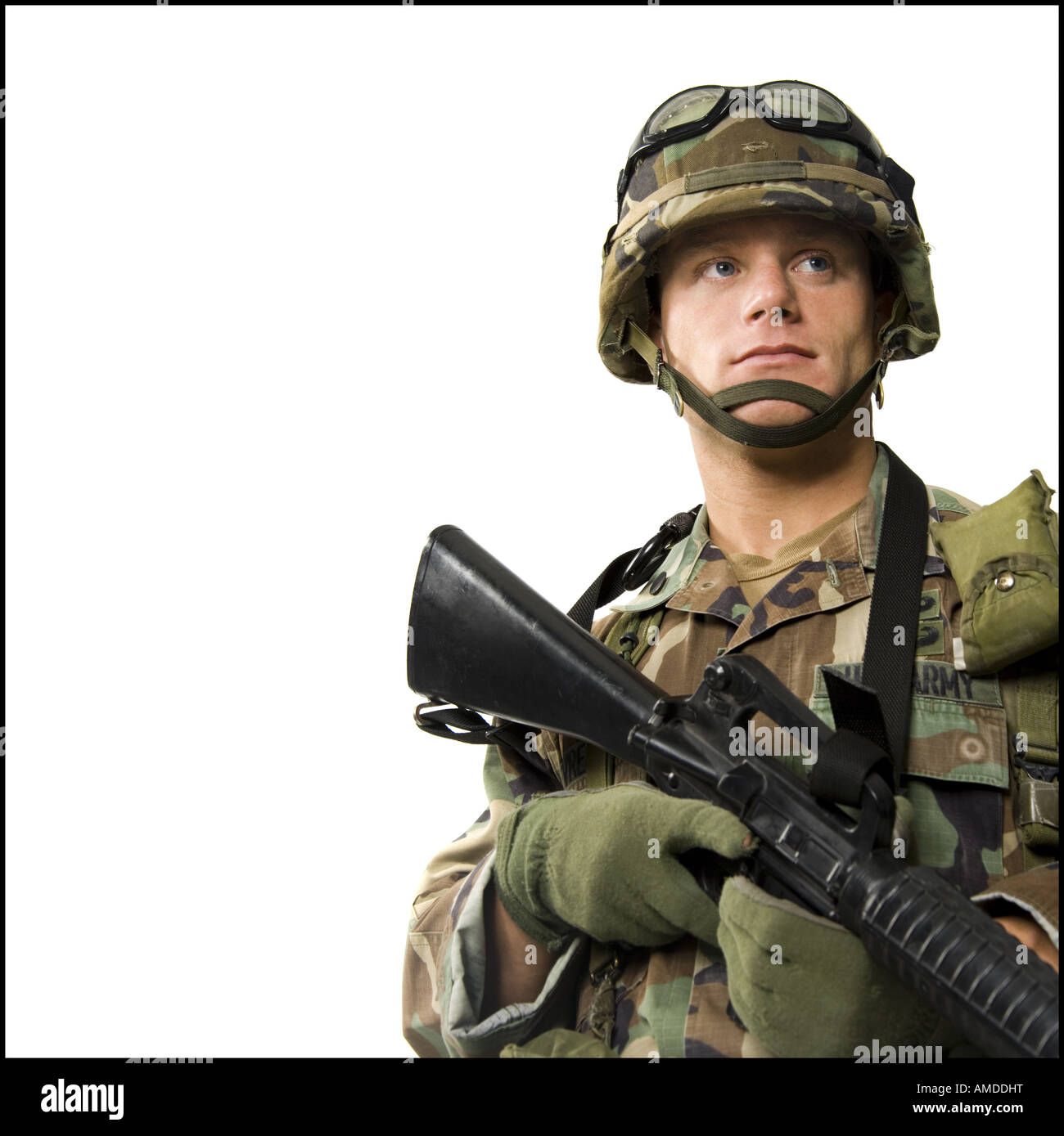 Soldier in uniform with gun Stock Photo - Alamy