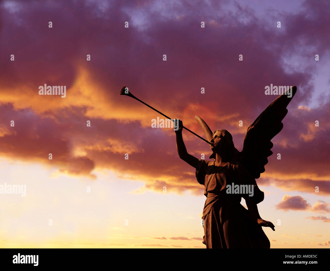 Trumpet angel hi-res stock photography and images - Alamy