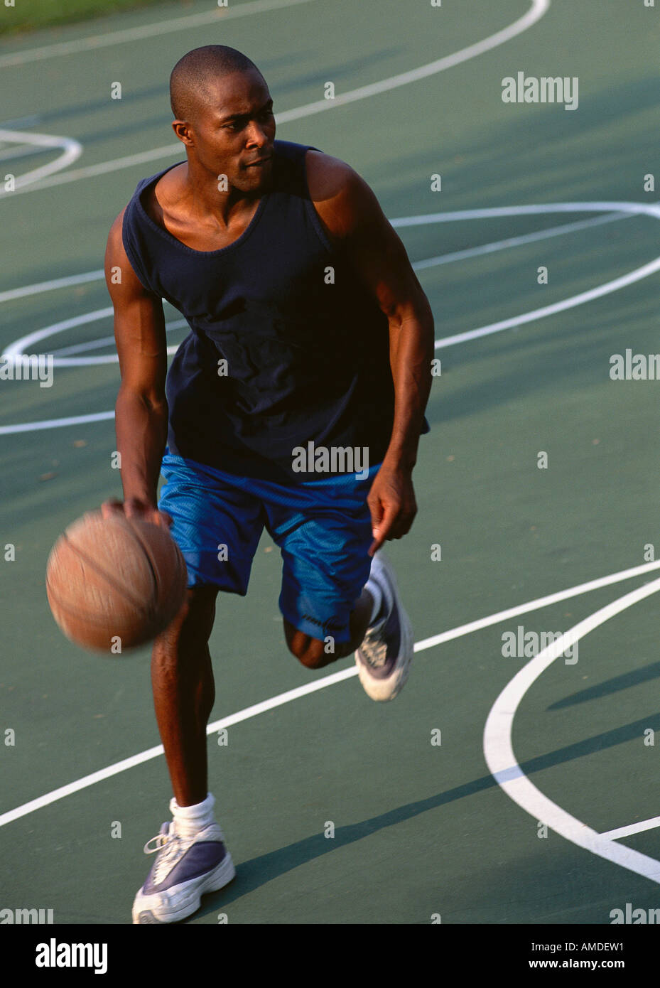 Black basketball player full body hi-res stock photography and images ...