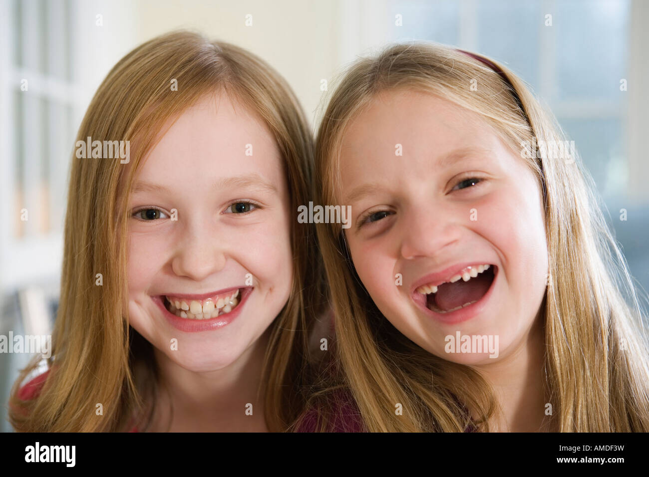 Portrait of two sisters laughing Stock Photo - Alamy
