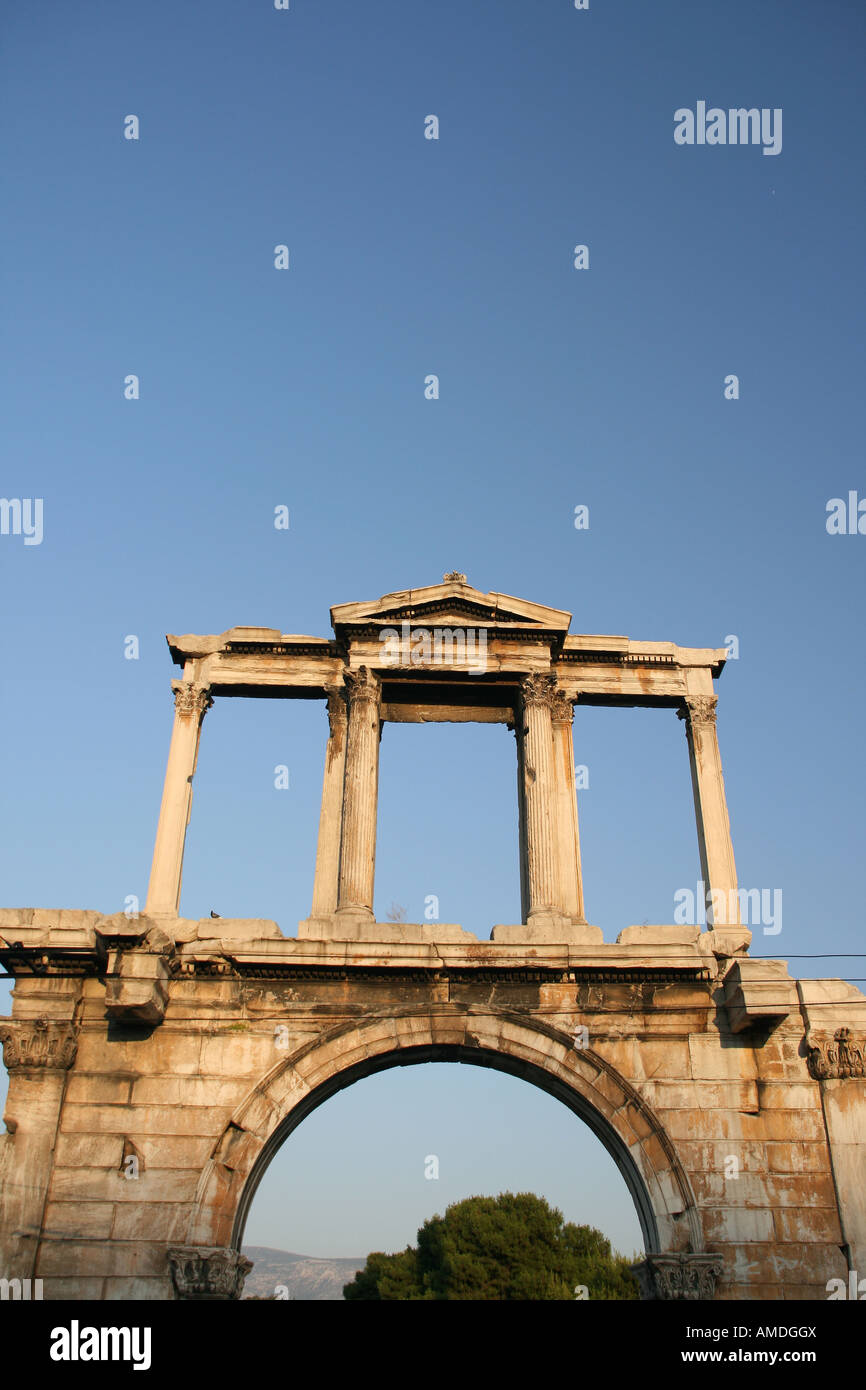 roman gate hadrians arch landmarks of athens greece Stock Photo - Alamy