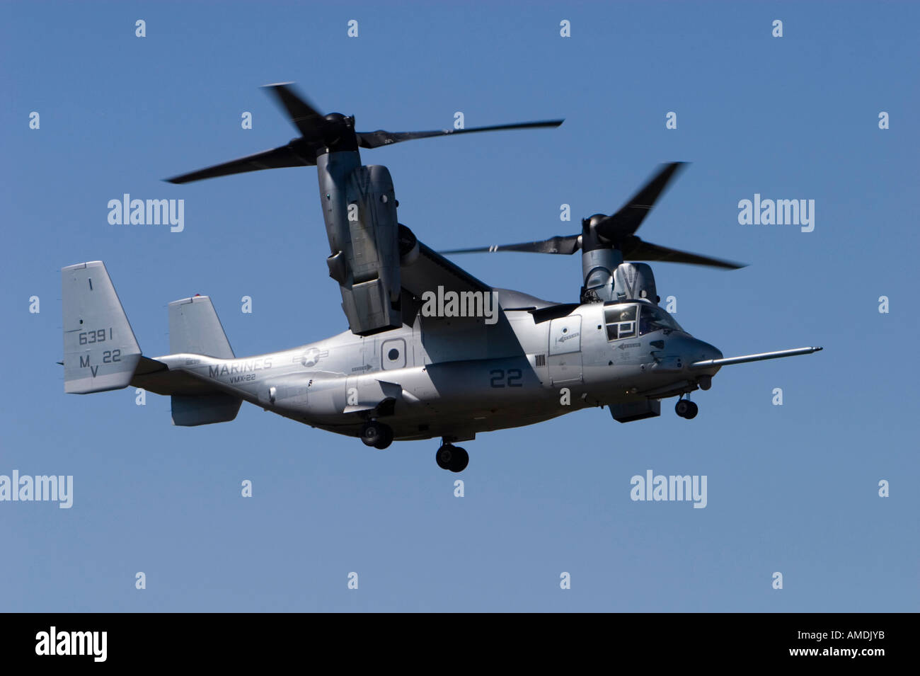 Bell Boeing V22 Osprey hybrid aircraft in action Stock Photo - Alamy