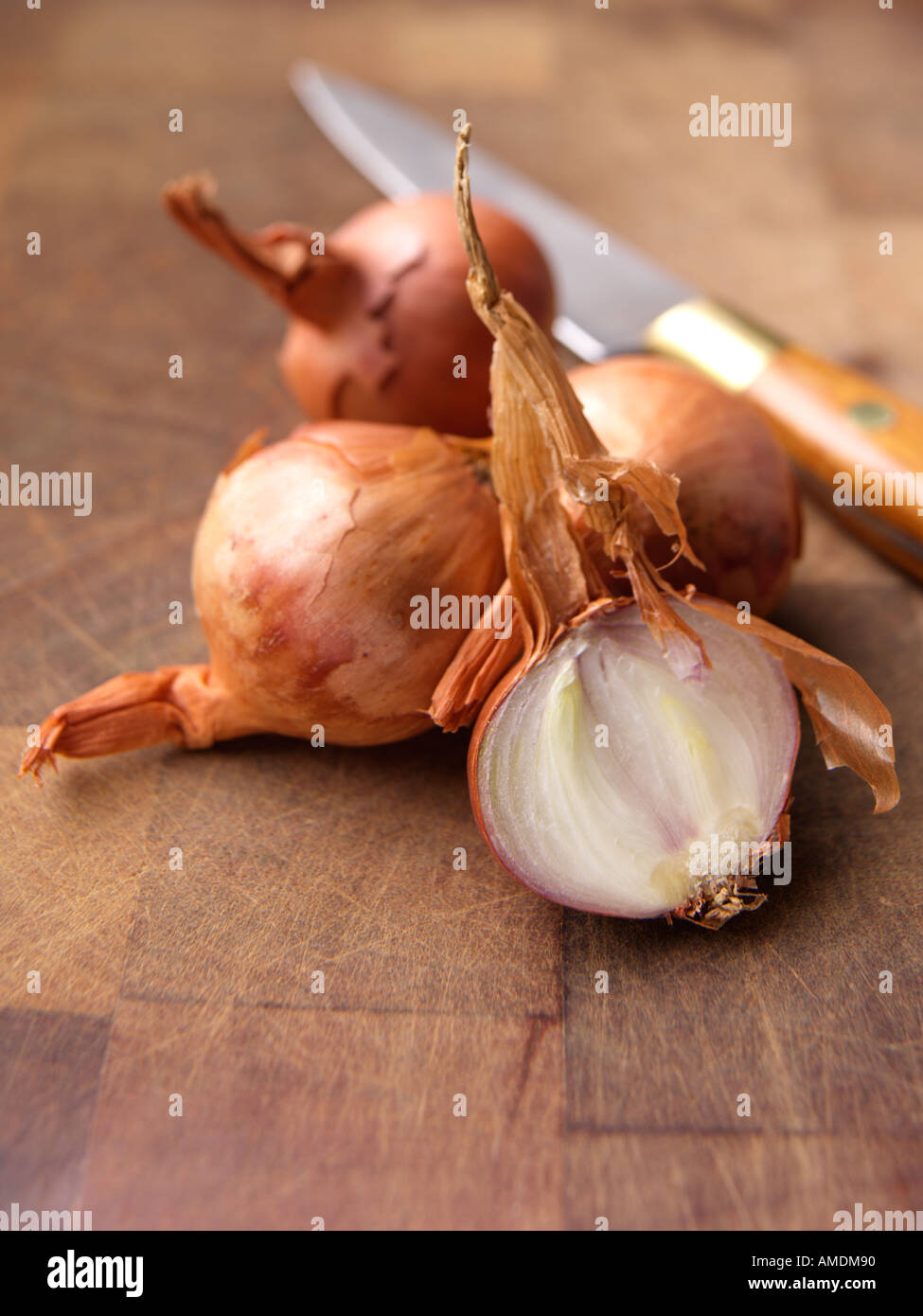 Halved shallots hi-res stock photography and images - Alamy