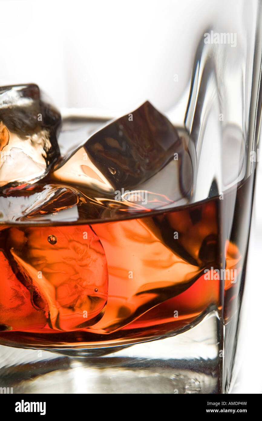 close up of a glass of bourbon whisky on the rocks Stock Photo - Alamy