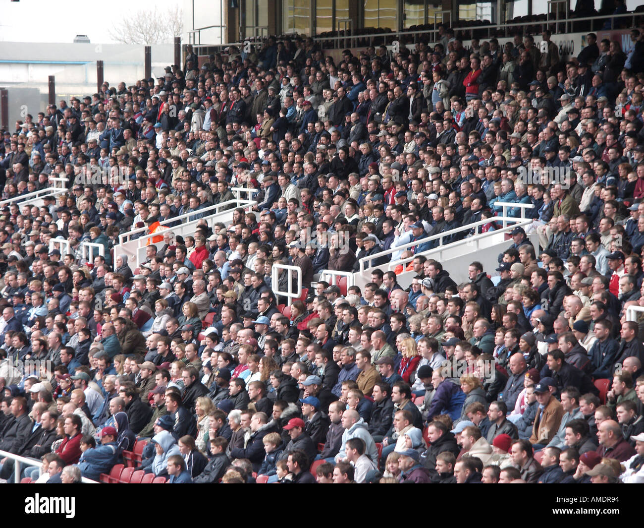 Stadium Crowd Stock Photos & Stadium Crowd Stock Images - Alamy