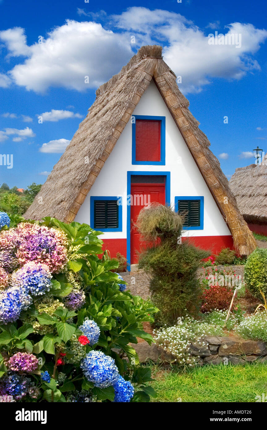 Madeira traditional thatched house Stock Photo - Alamy