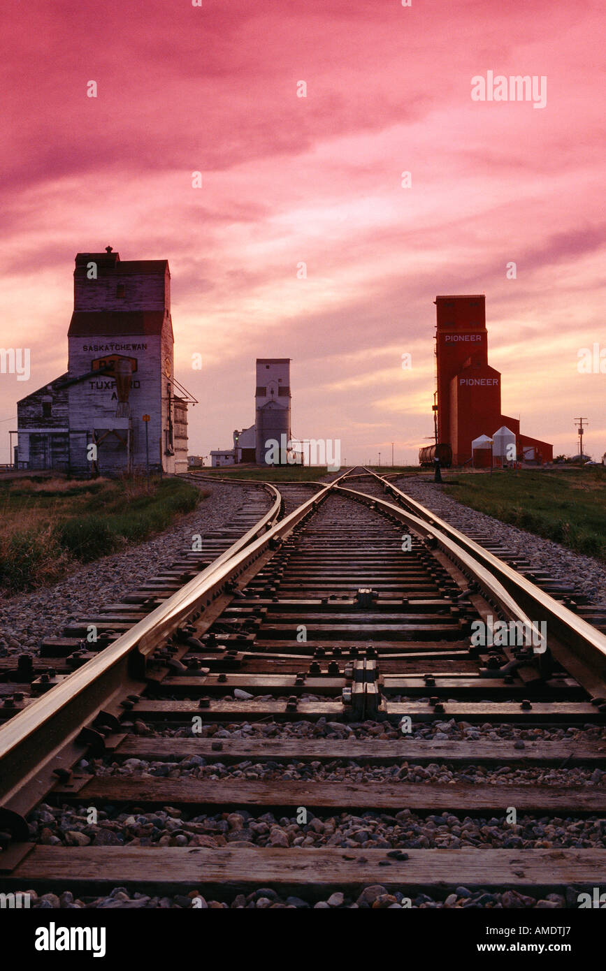 Curvy train tracks hi-res stock photography and images - Alamy