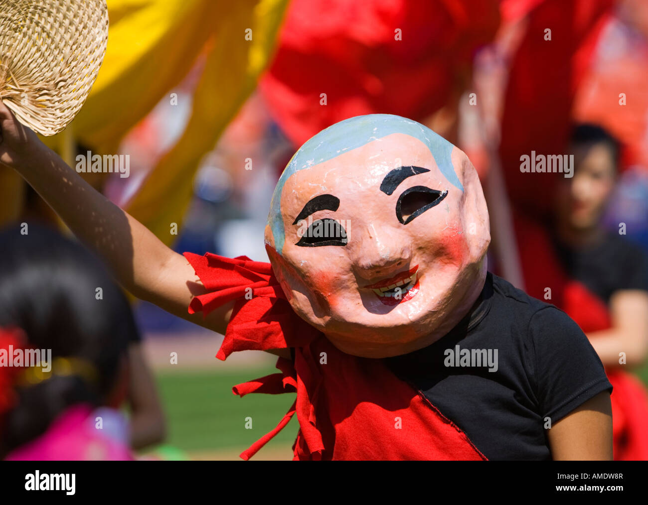 Taiwanese dancer wearing colorful mask Stock Photo - Alamy