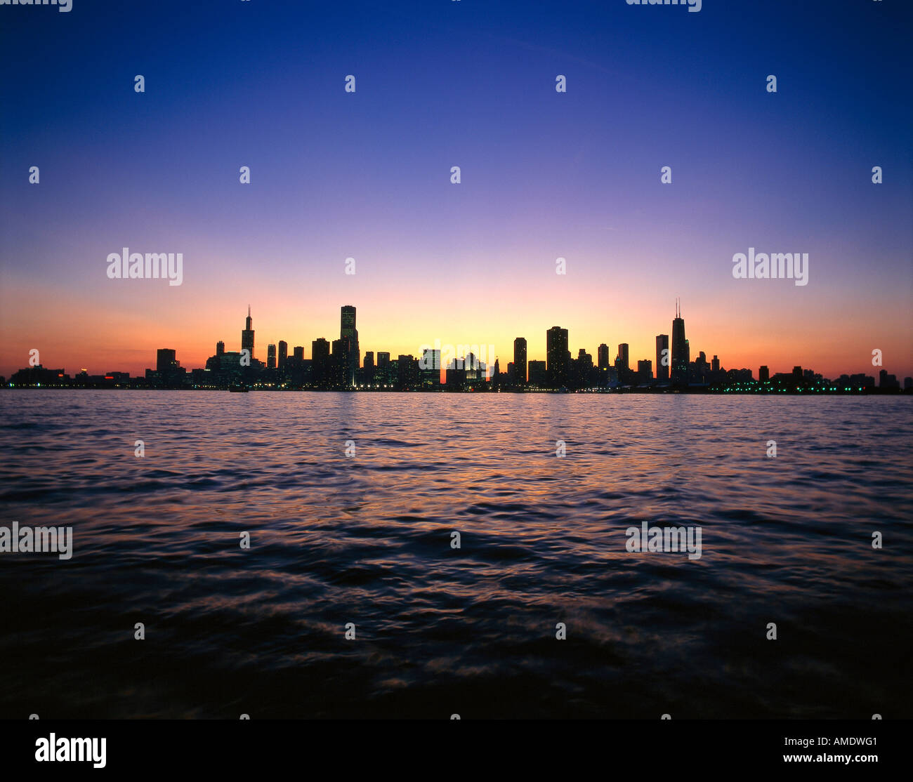 Chicago city dusk glow illinois chicago hi-res stock photography and ...