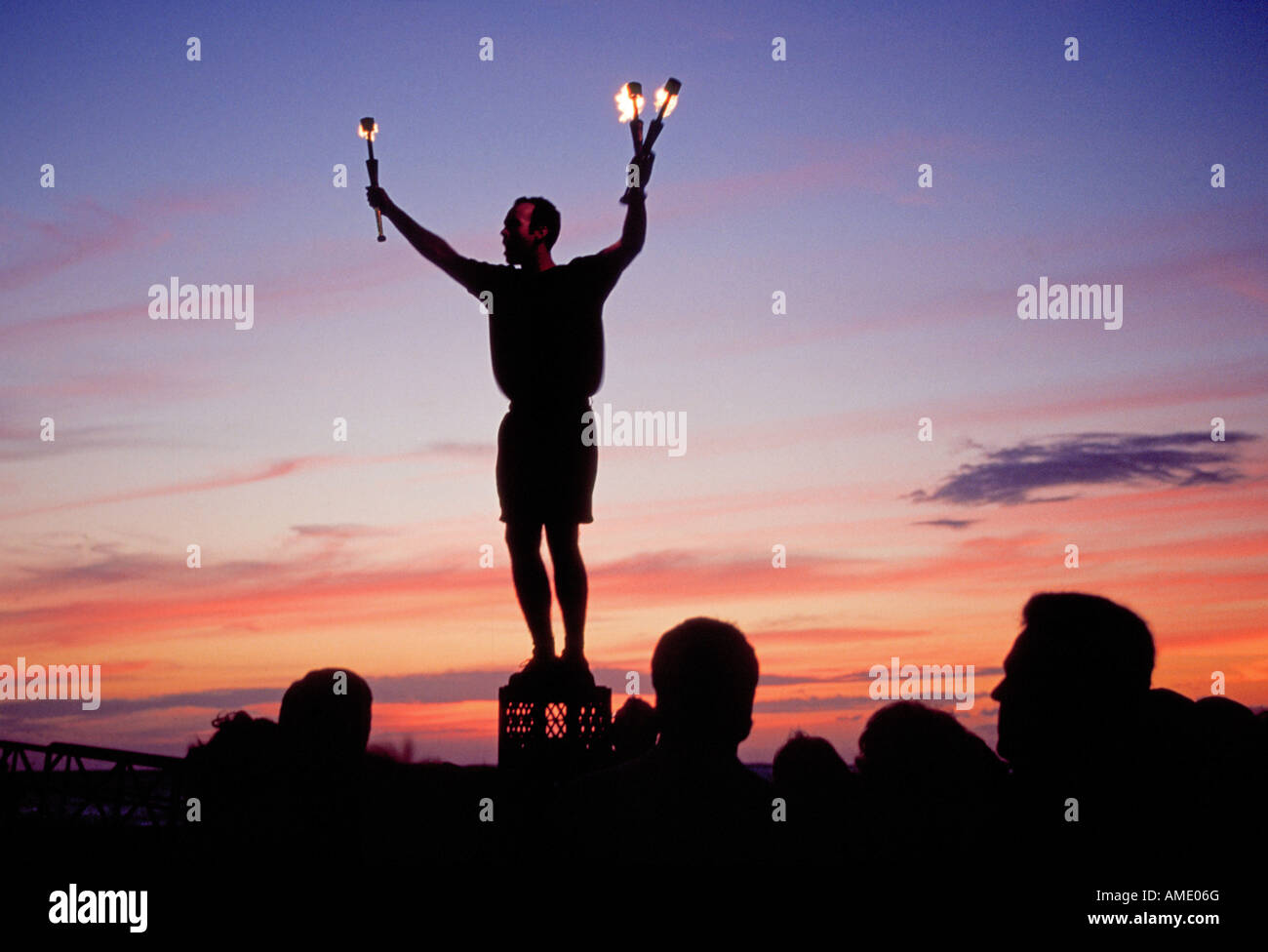 Juggler mallory square hi-res stock photography and images - Alamy