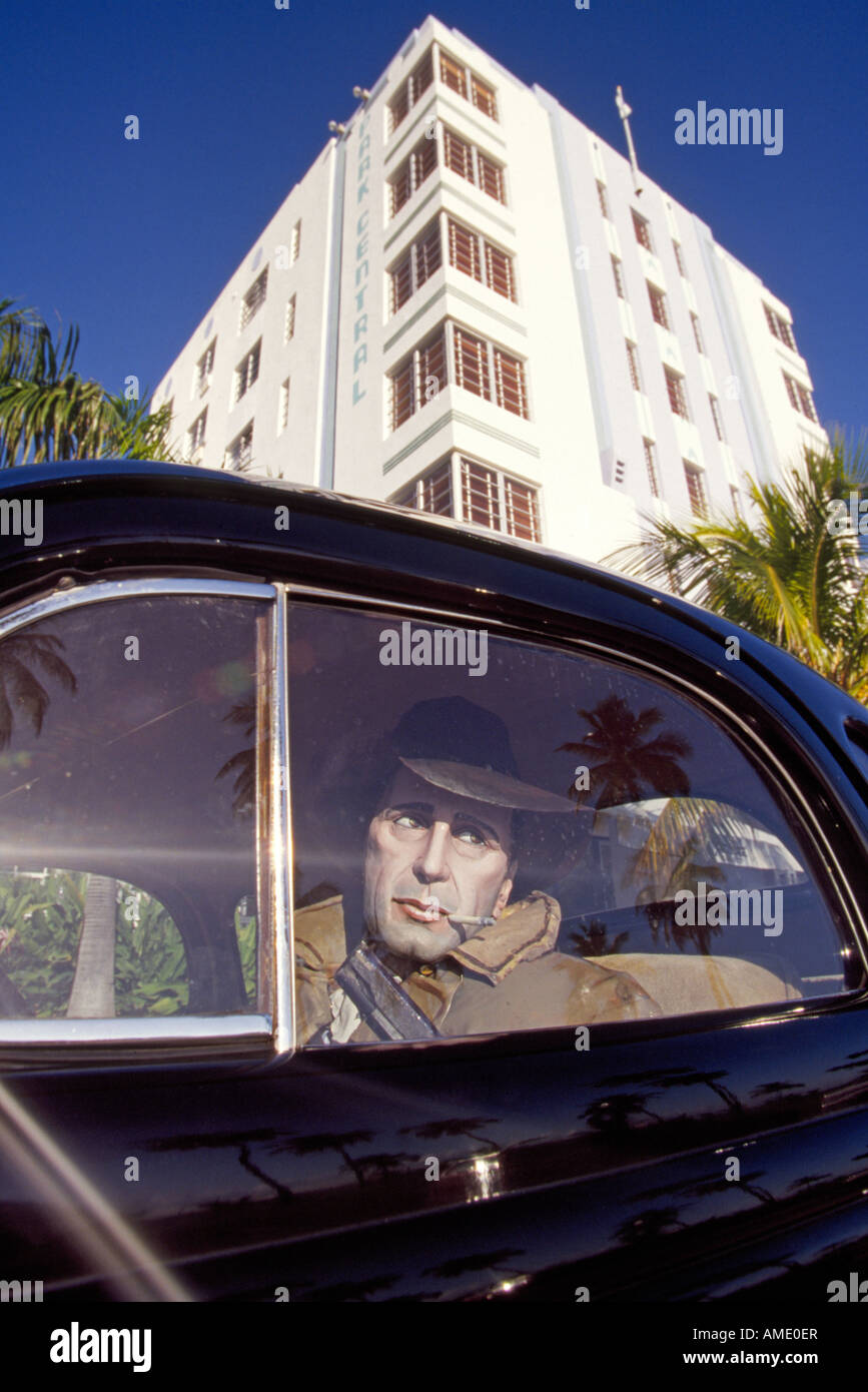 USA FLORIDA MIAMI A wax dummy of Humphrey Bogart in a car in front of ...