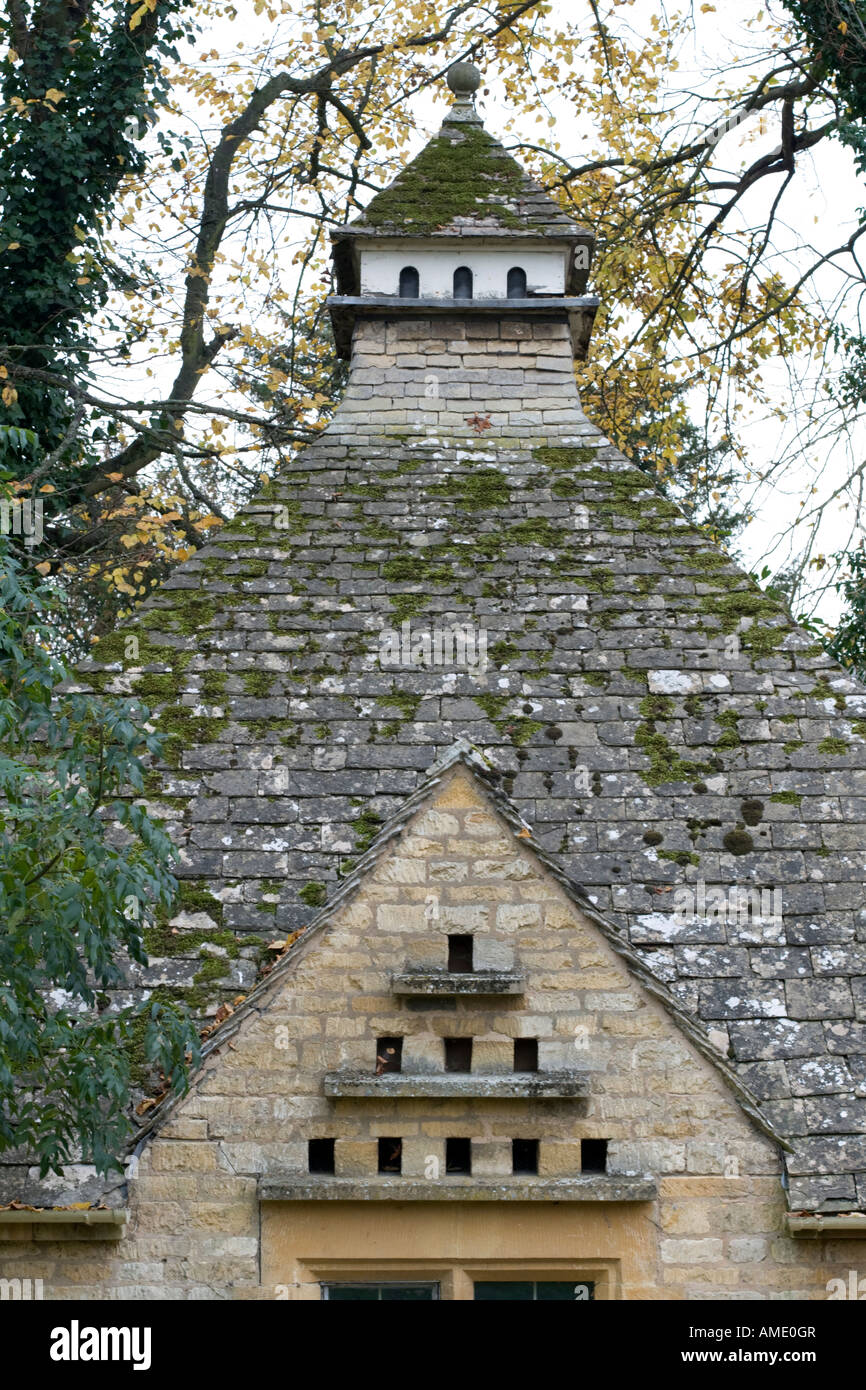 Dove cot hi-res stock photography and images - Alamy