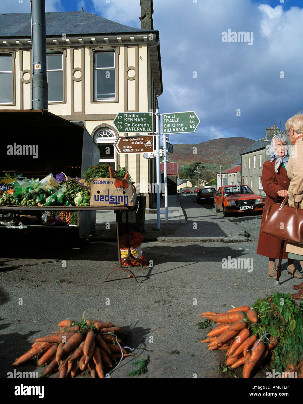 irish coastal town on market day street scene Stock Photo - Alamy