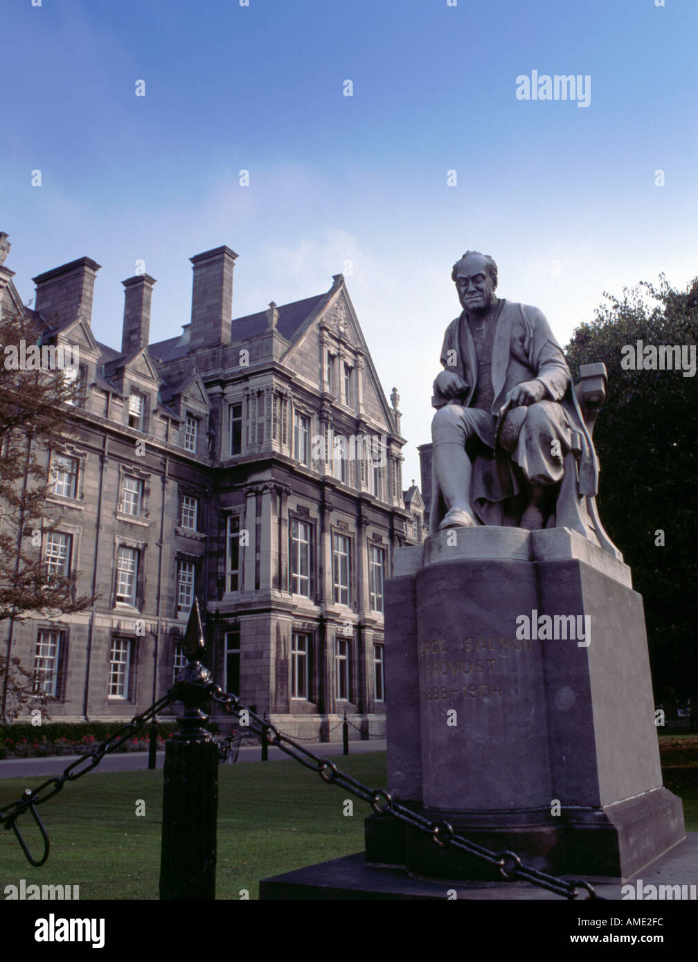 George Salmon statue & Graduates Memorial Sculpture Building from ...