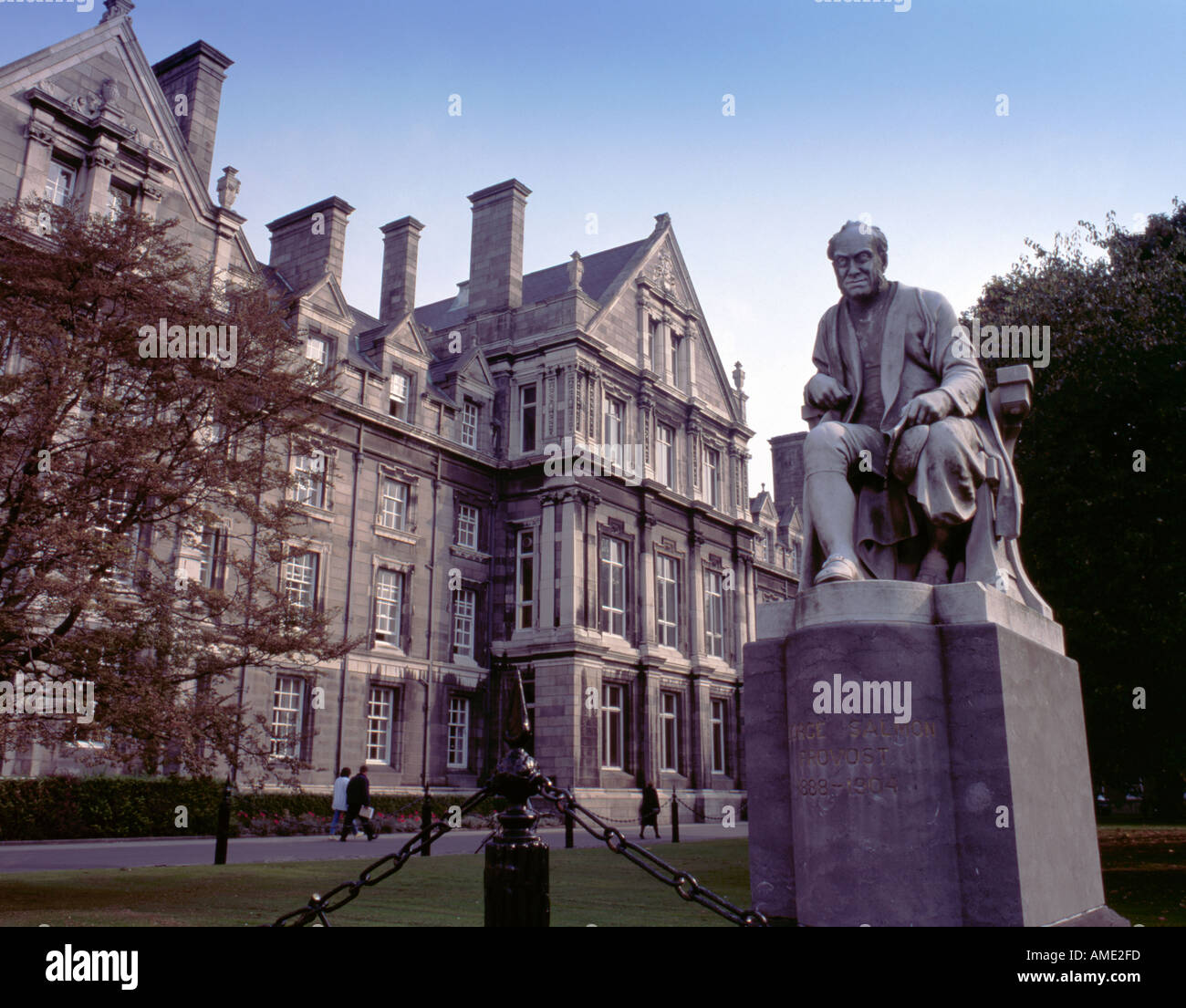 George Salmon statue & Graduates Memorial Sculpture Building from ...