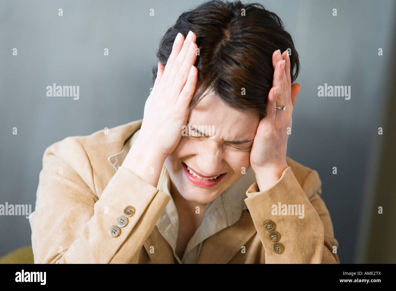 Business woman crying in pain Stock Photo - Alamy