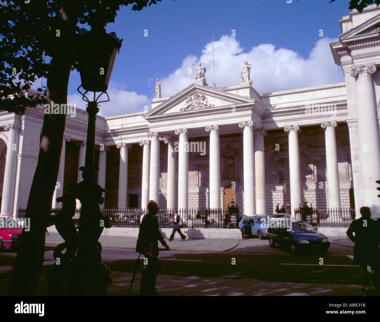 Bank of Ireland Building (originally the Parliament House), College ...
