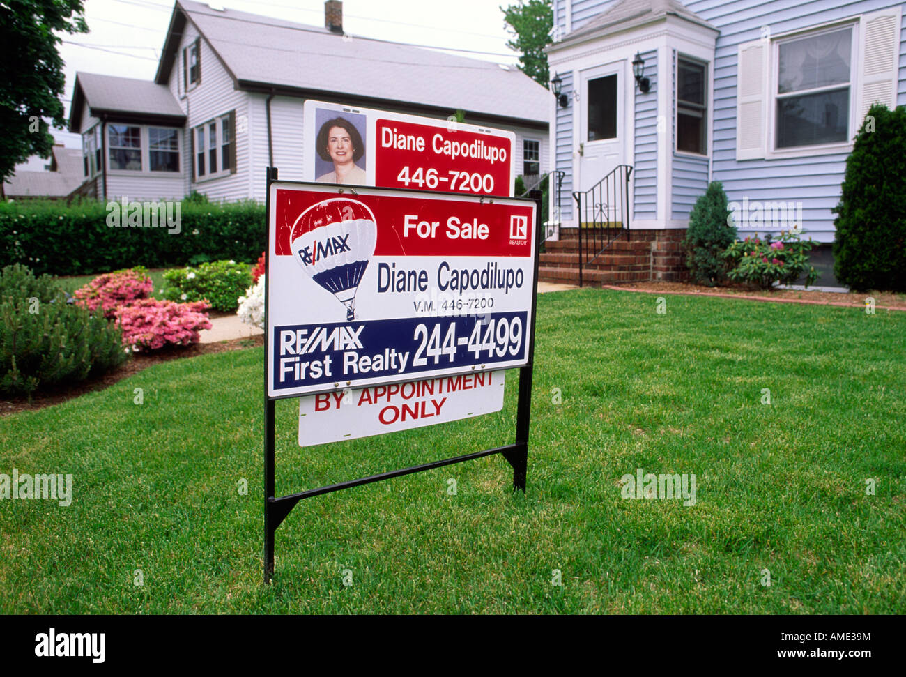 Real estate for sale sign Stock Photo - Alamy