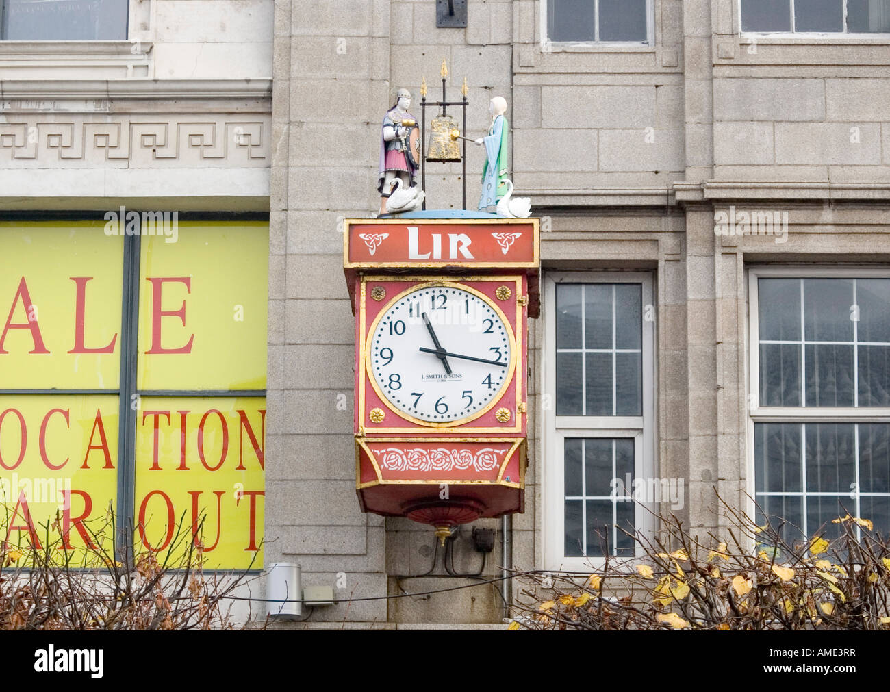 Clock on oconnell street dublin hi-res stock photography and images - Alamy