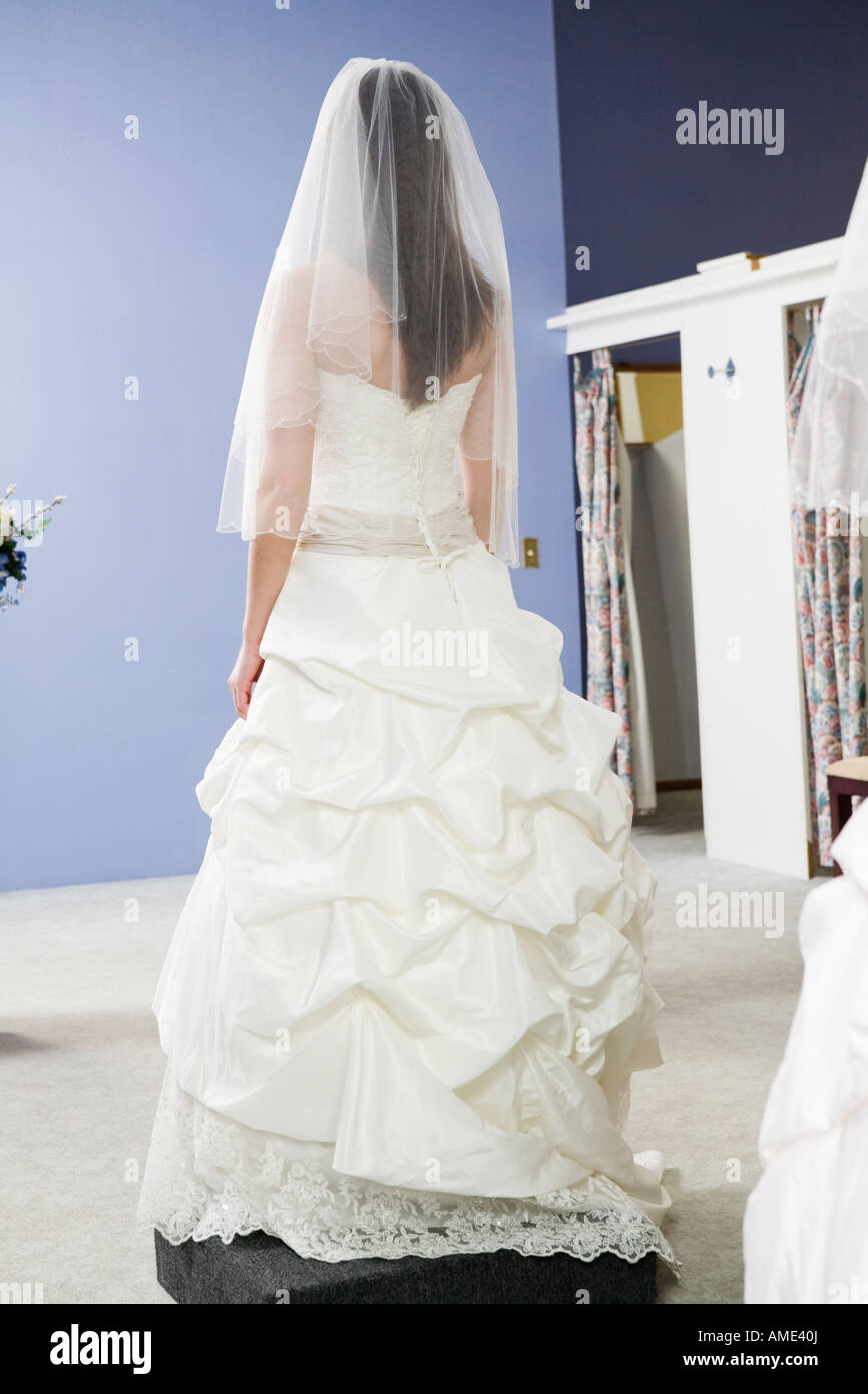 Reflection of a bride in the mirror Stock Photo - Alamy
