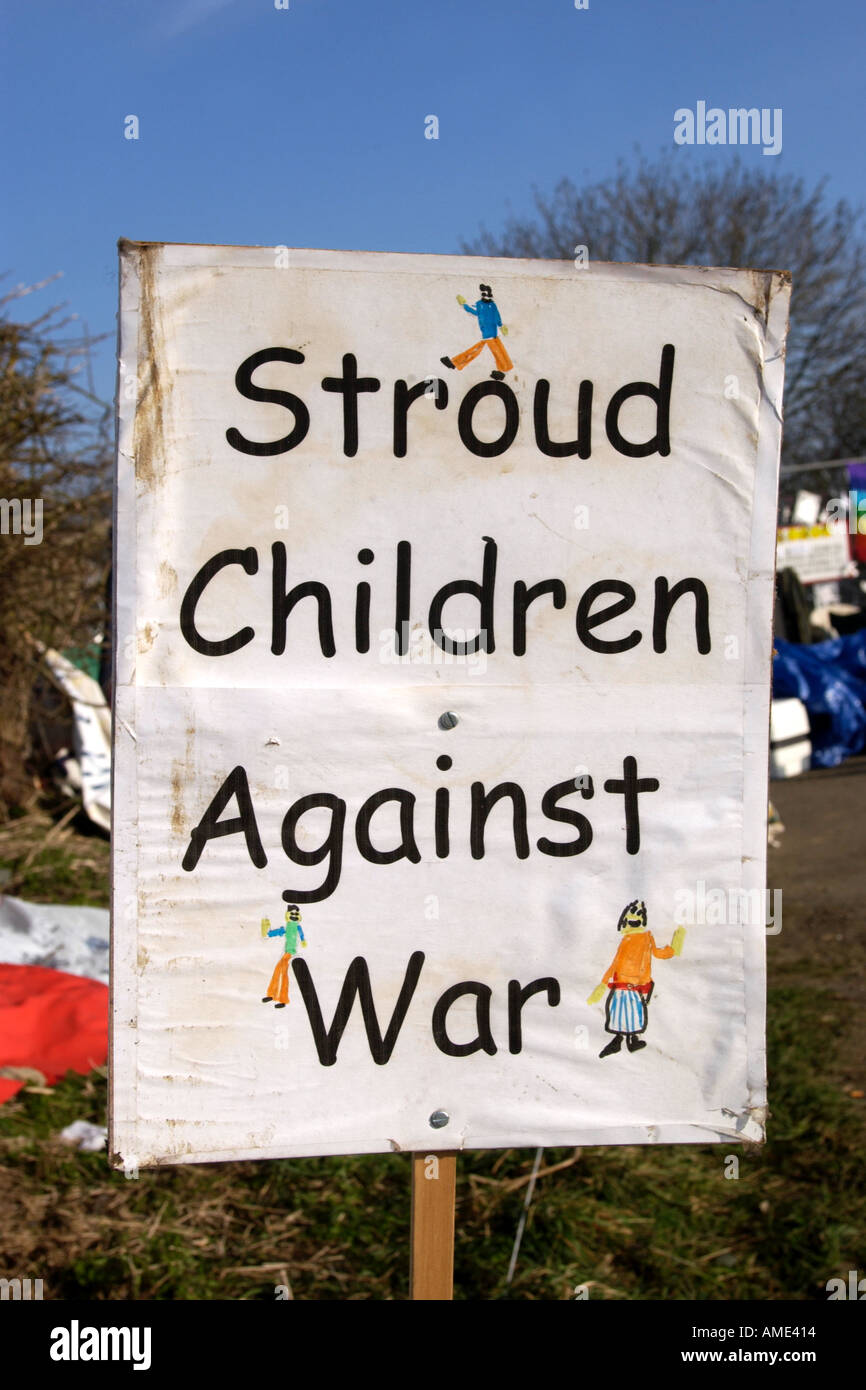 STROUD CHILDREN AGAINST THE WAR in Iraq, protest placard at the Gate 10 ...