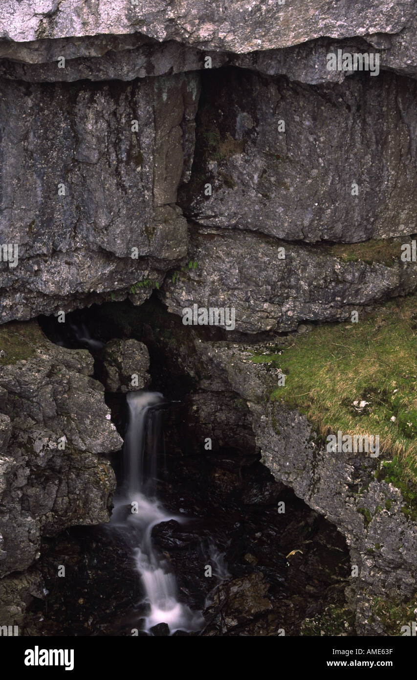 Caves in yorkshire hi-res stock photography and images - Alamy