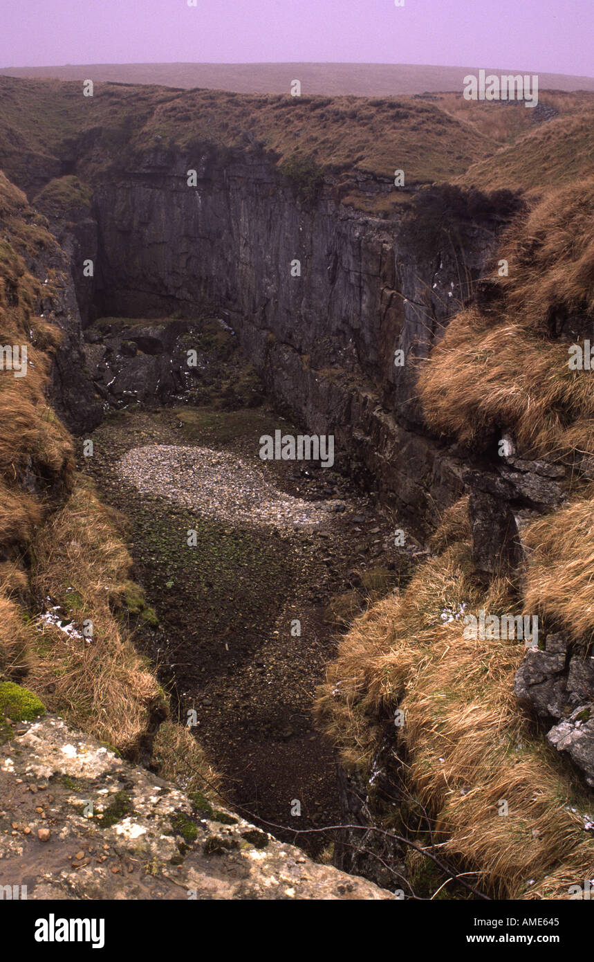 Caves in yorkshire hi-res stock photography and images - Alamy