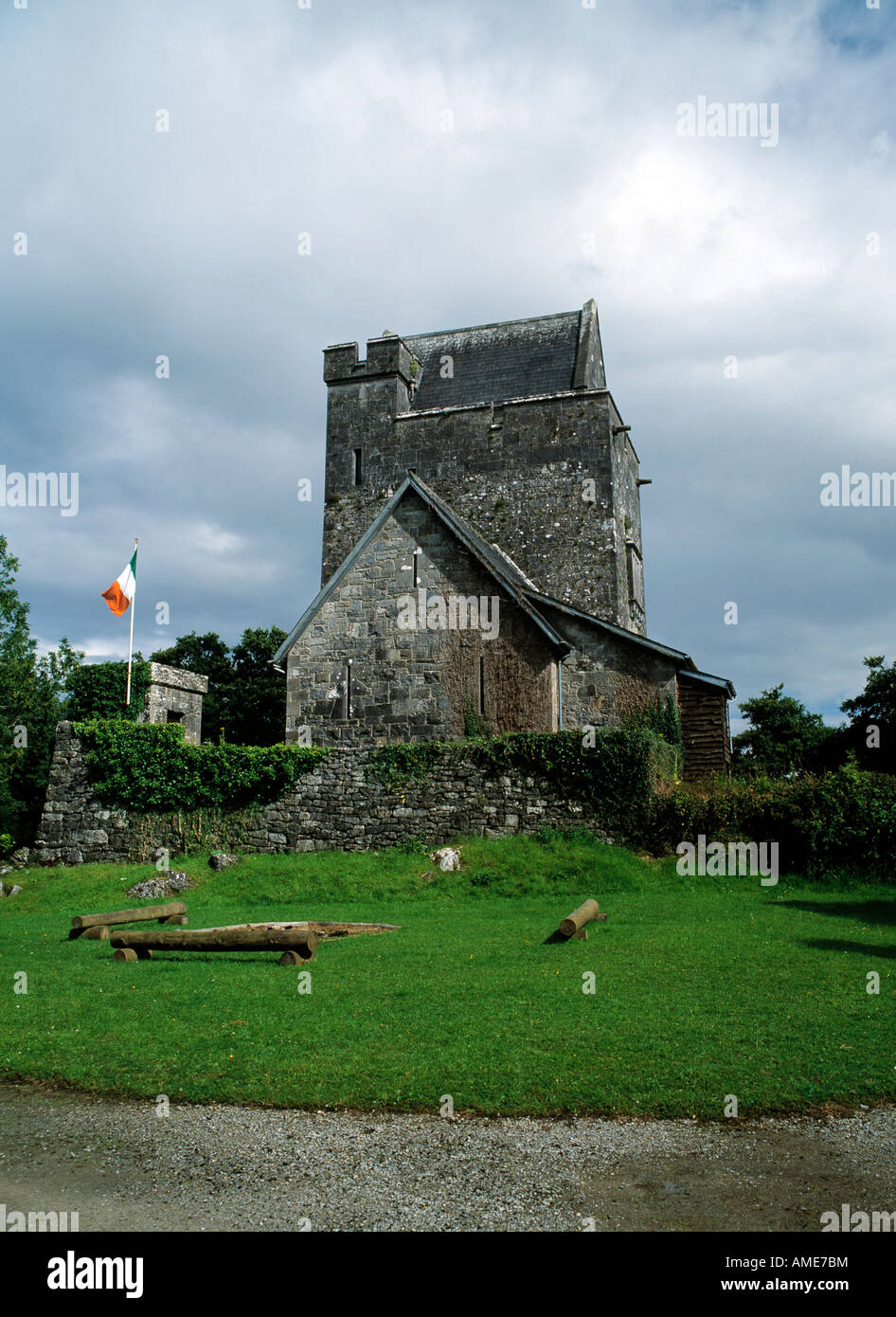 ruined castle in the irish landscape Stock Photo - Alamy