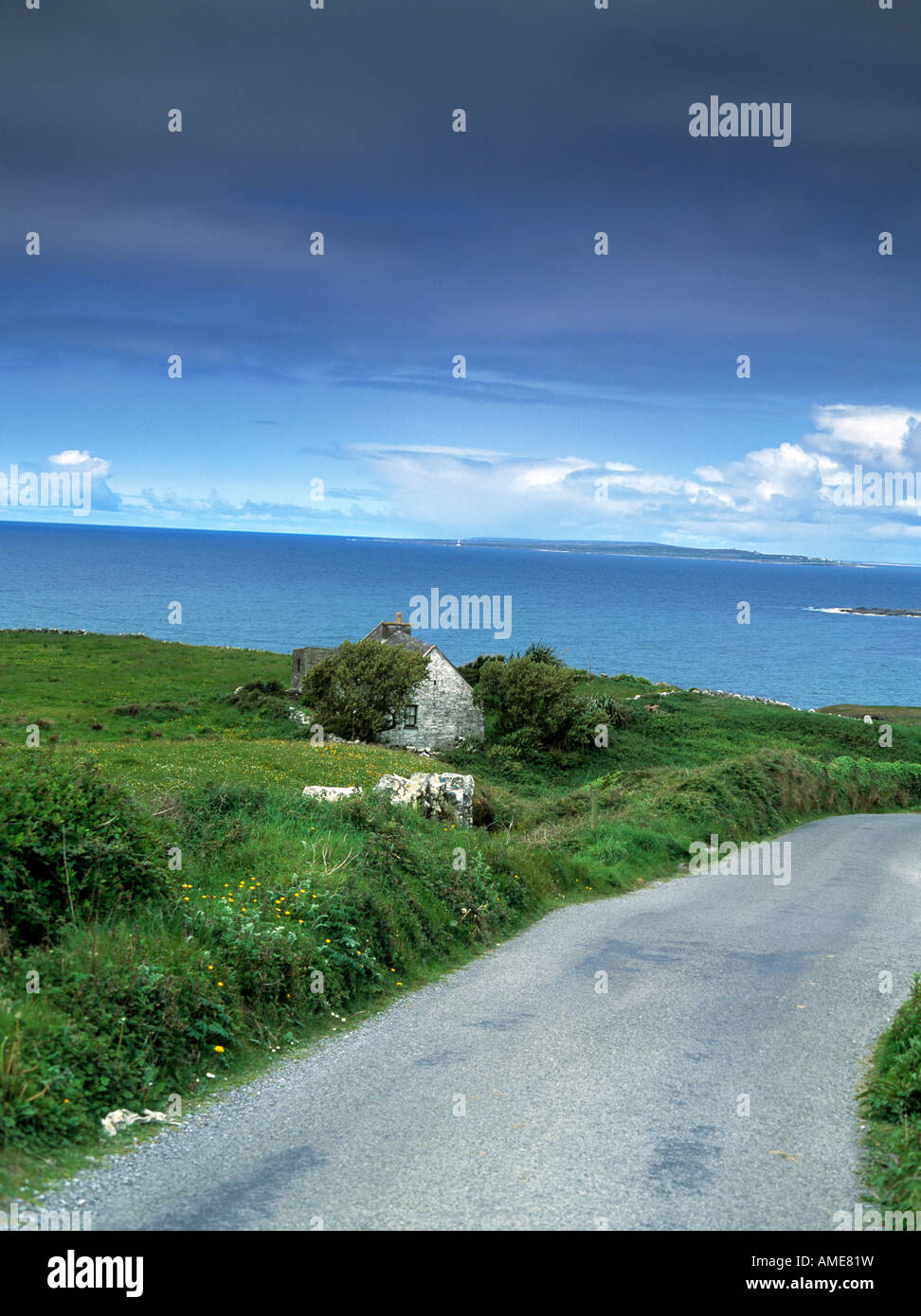 Rural country lane hi-res stock photography and images - Alamy