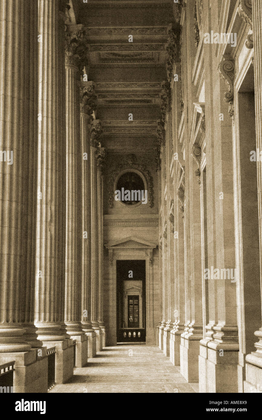 Colonnade paris hi-res stock photography and images - Alamy