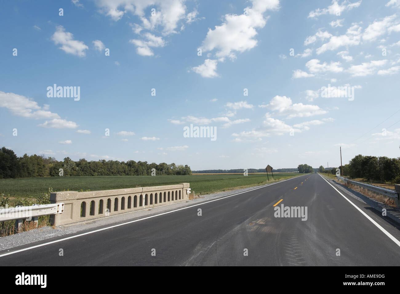 Open road bridge sunny trees hi-res stock photography and images - Alamy
