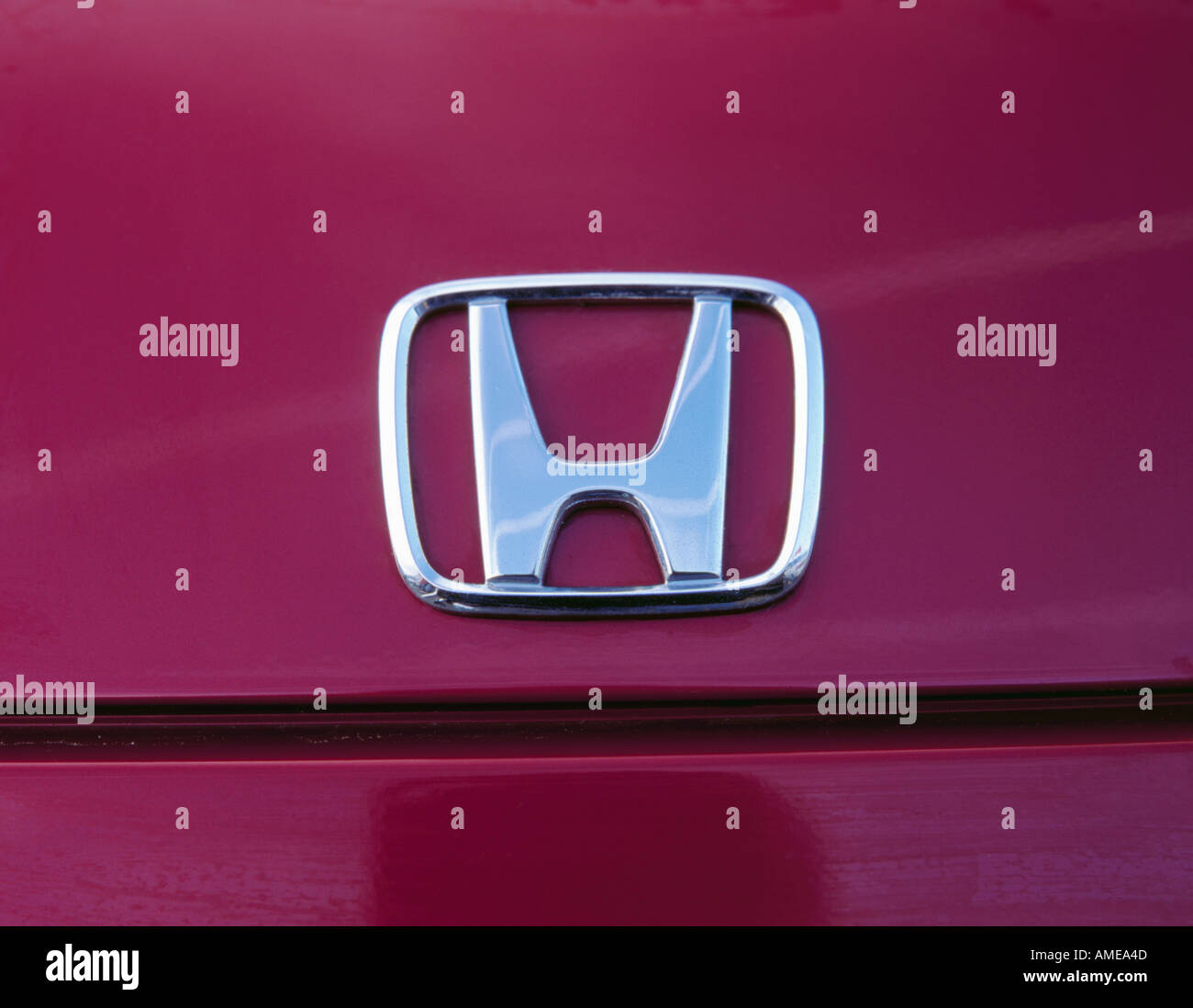 Honda bonnet badge / logo Stock Photo - Alamy