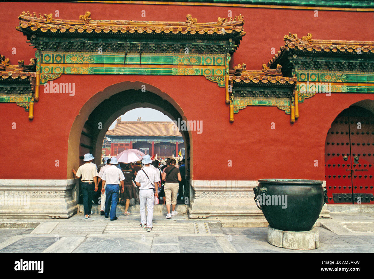 tourists visiting the forbidden city Stock Photo - Alamy