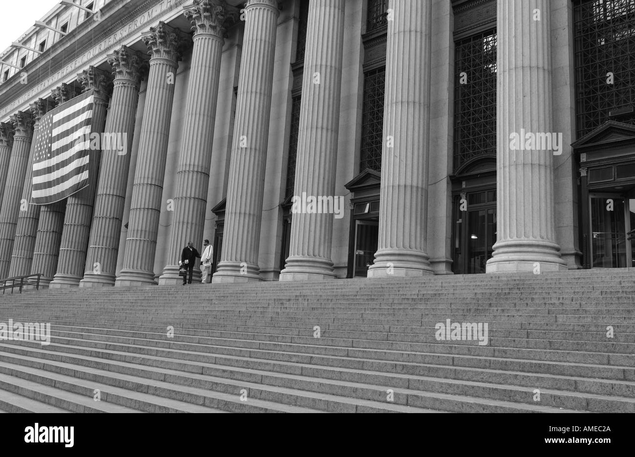 Historic building grand columns Black and White Stock Photos & Images ...
