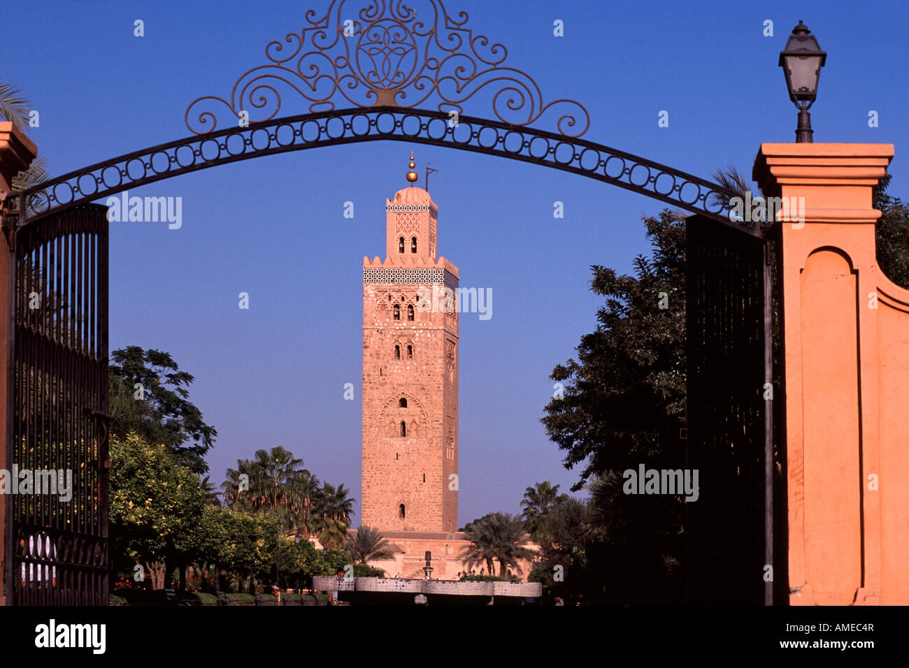 Mosque gates hi-res stock photography and images - Alamy