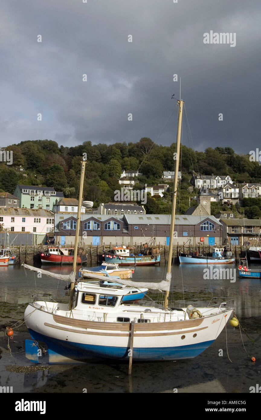 Looe harbour, Cornwall with fishing boats during low tide Stock Photo ...