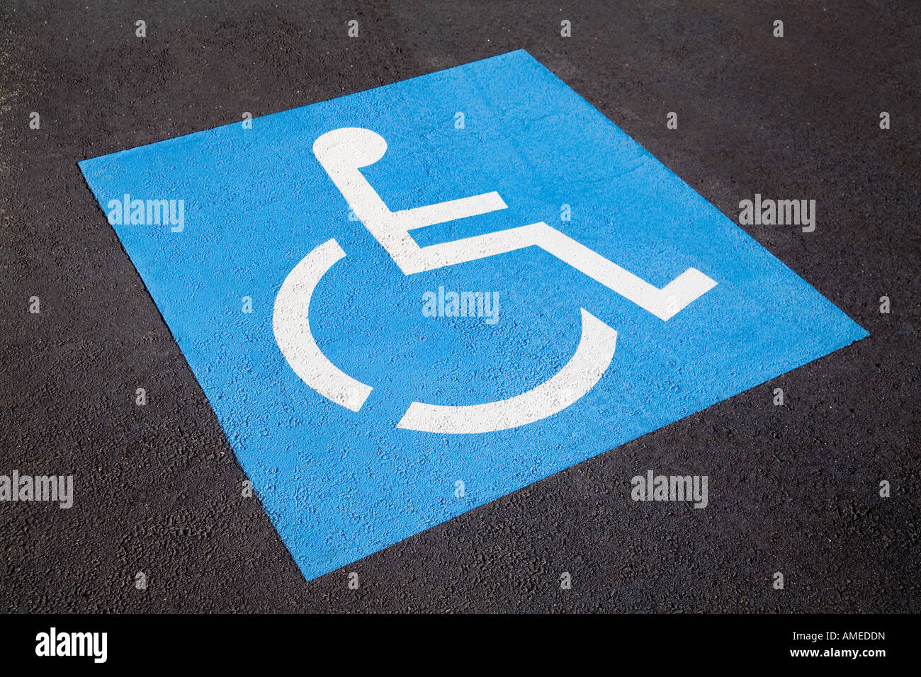 Handicapped parking sign Stock Photo - Alamy