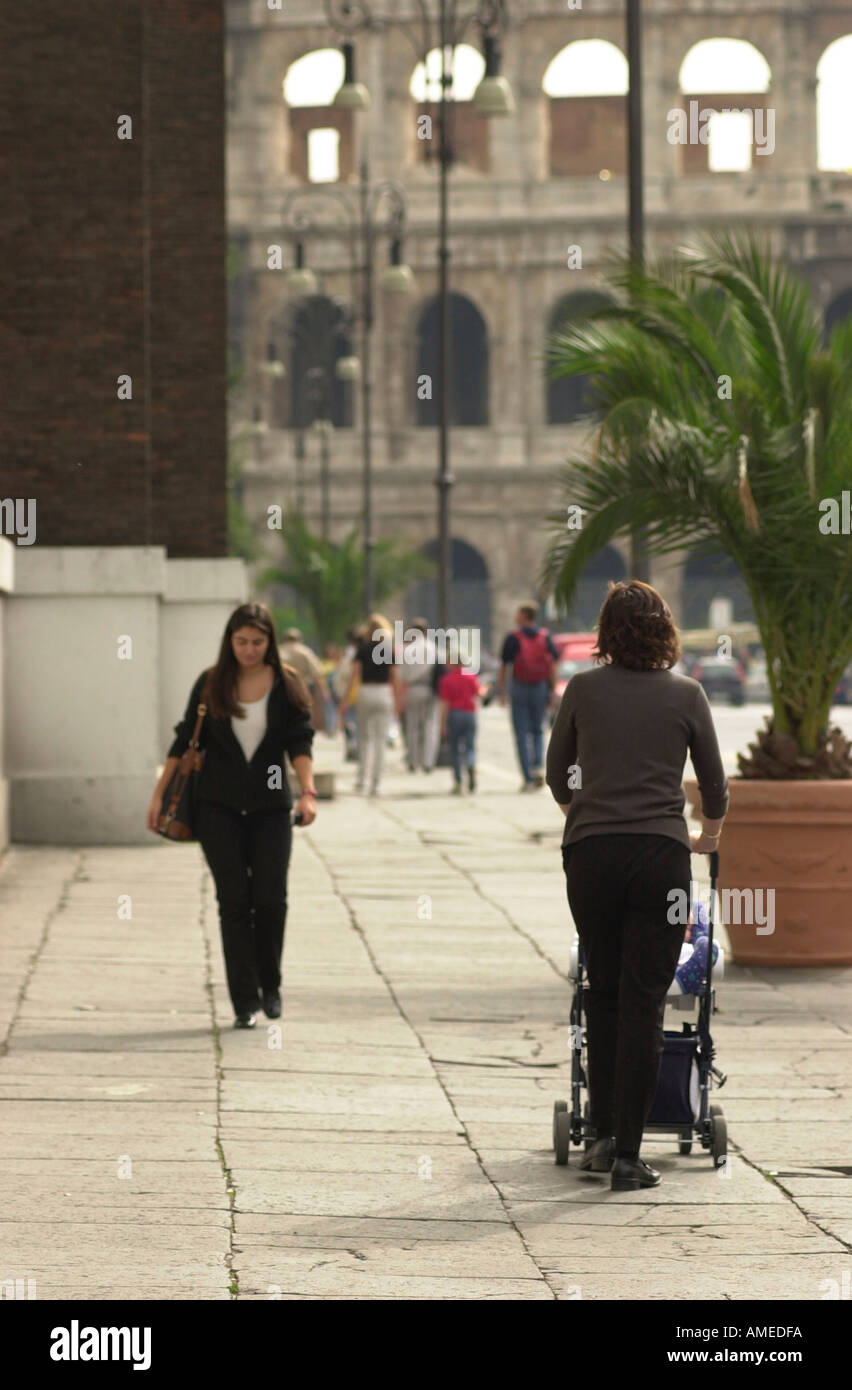 People on the street in Rome Italy Stock Photo - Alamy