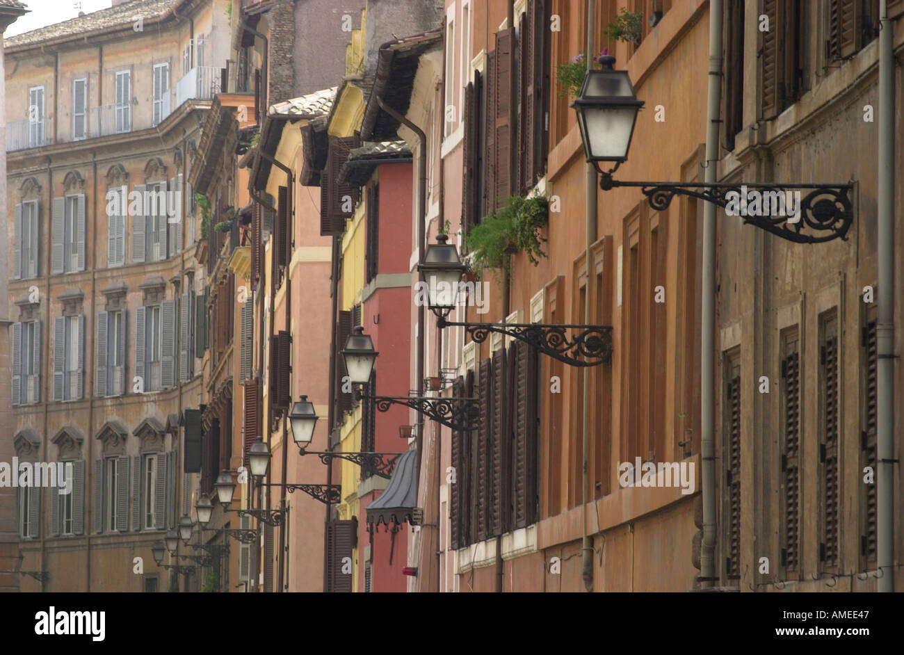 Apartment building streets in rome hi-res stock photography and images ...
