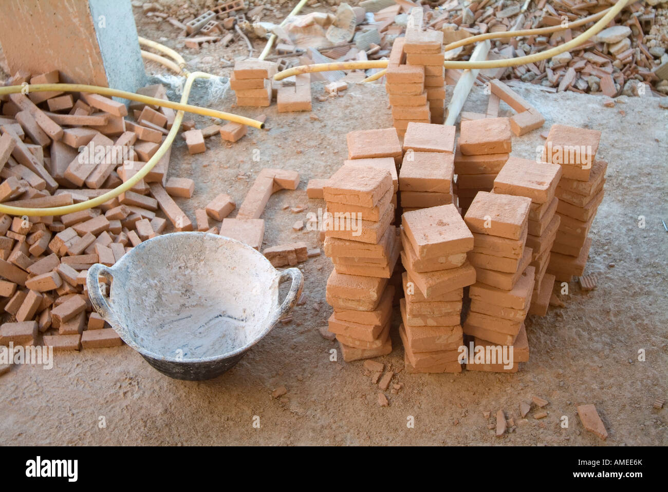 Mason constructing building hi-res stock photography and images - Alamy