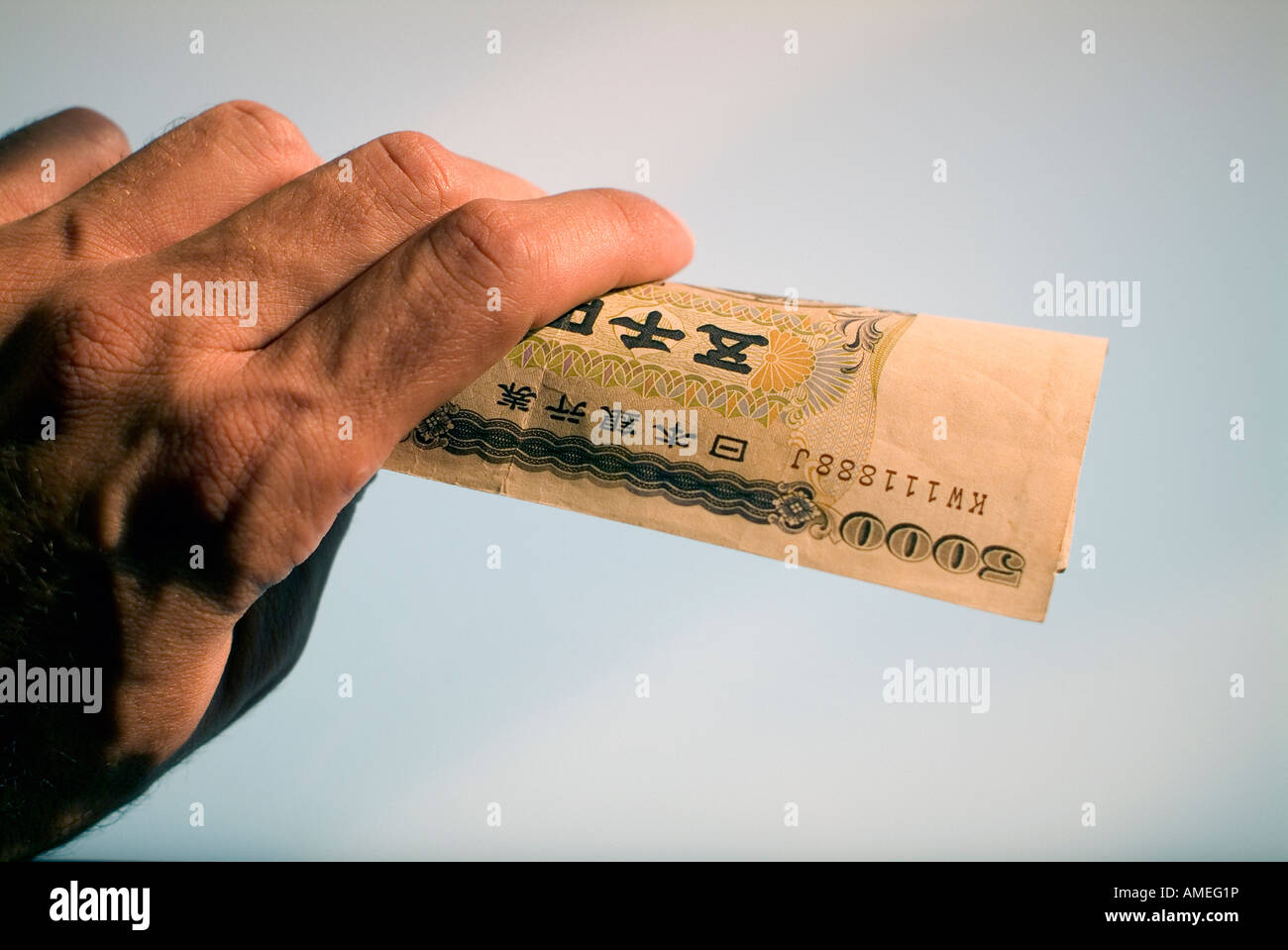 Yen notes and hand hi-res stock photography and images - Alamy