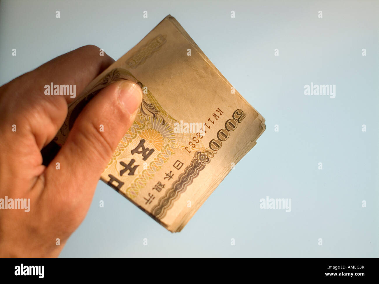 Yen notes and hand hi-res stock photography and images - Alamy