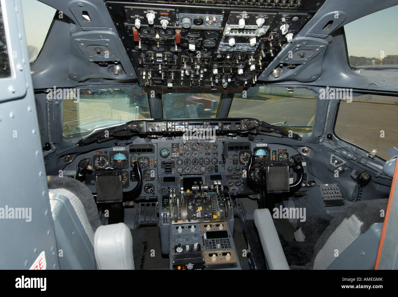Md 80 cockpit hi-res stock photography and images - Alamy