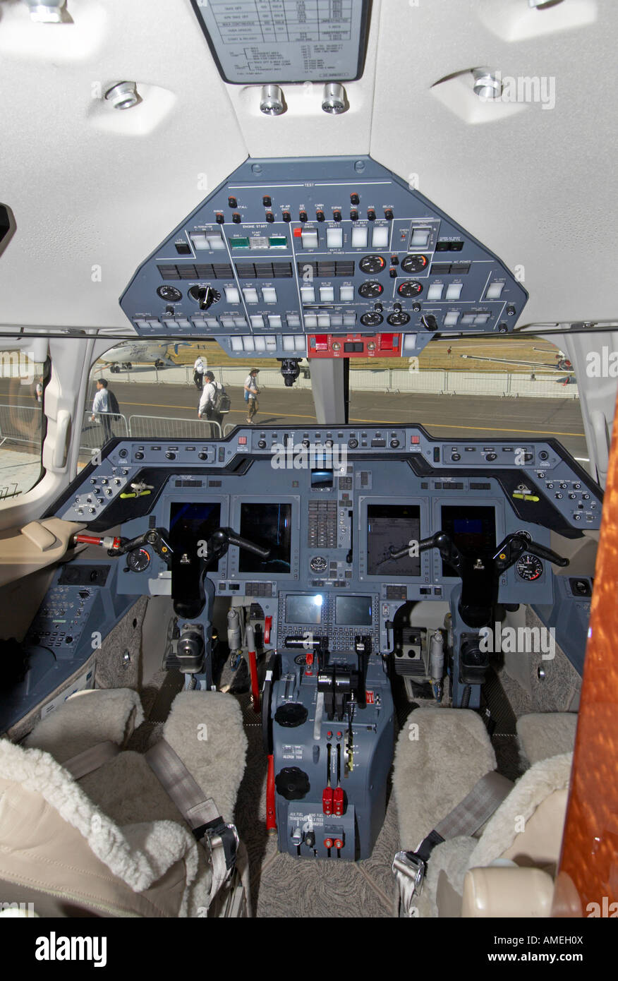 Hawker 850XP cockpit Farnborough Air Show 2006 Stock Photo - Alamy