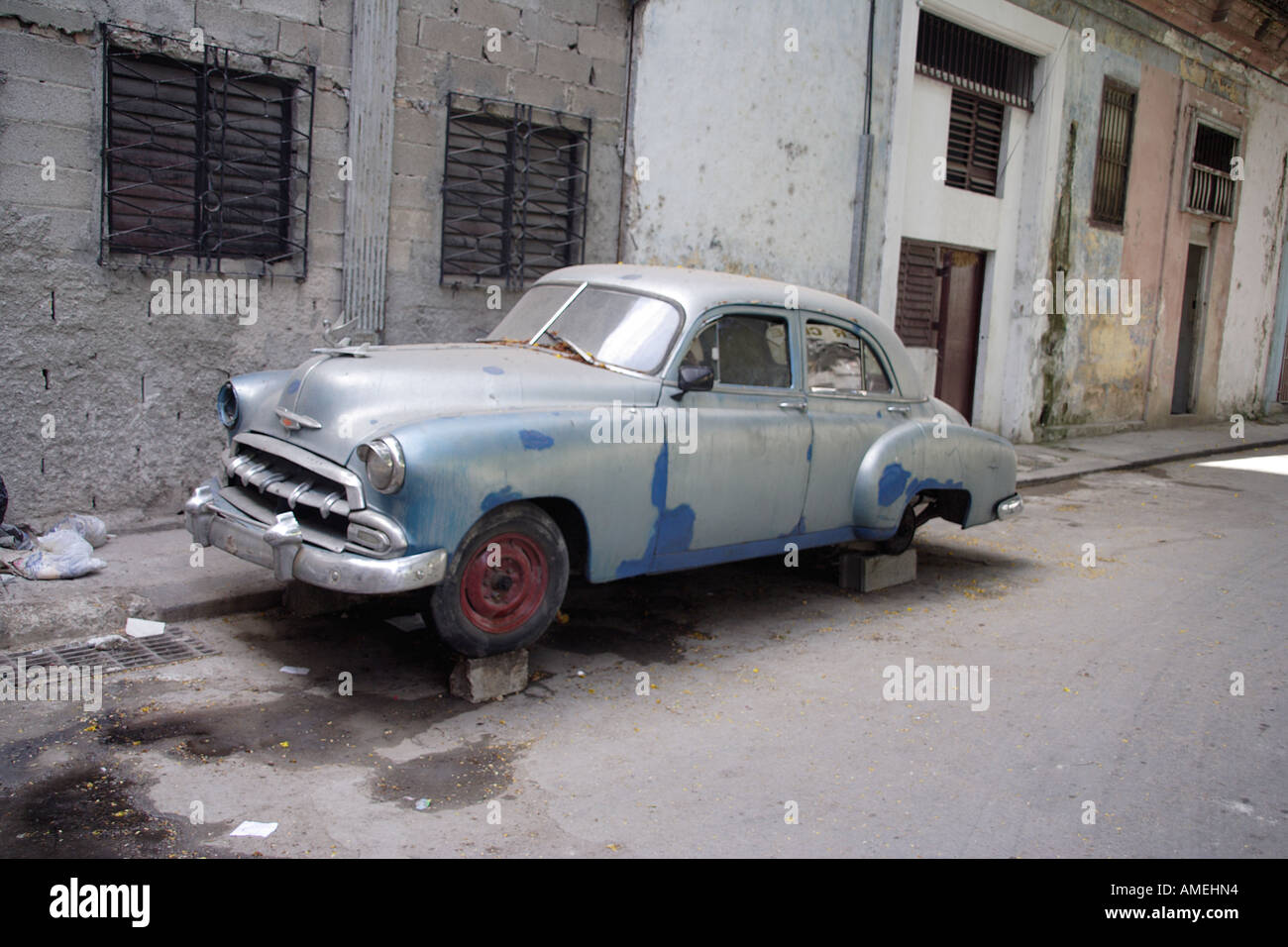 old retro car in habana laying on bricks Stock Photo - Alamy