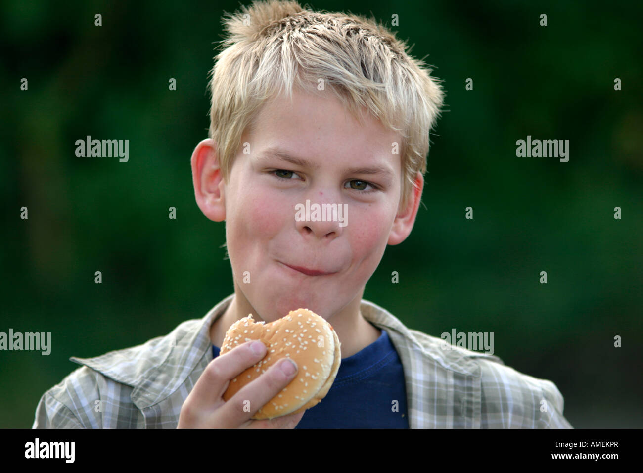 Boy eating burger outside hi-res stock photography and images - Alamy