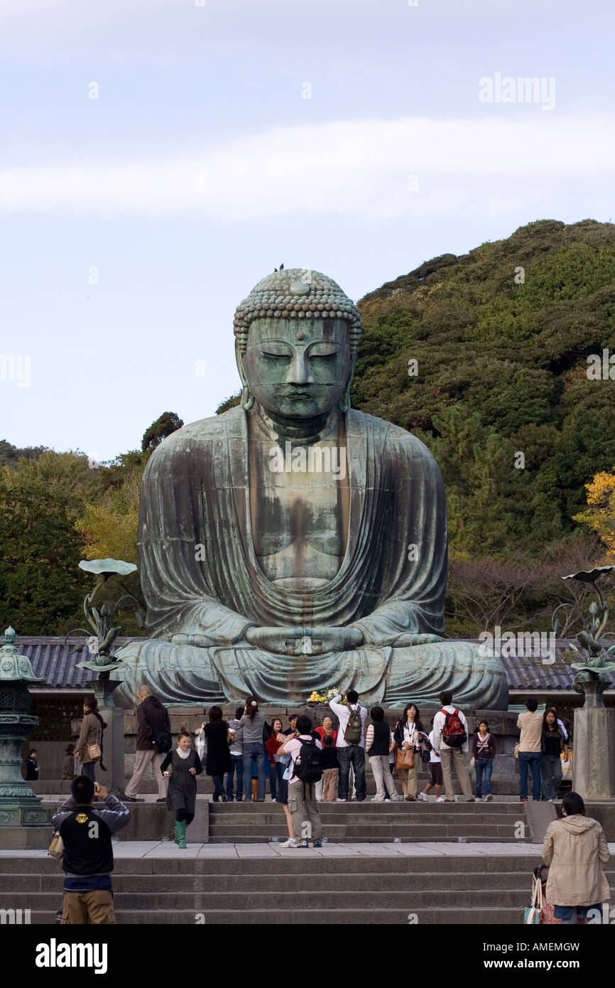 Daibutsu full seen from the front tourists viewing Stock Photo - Alamy
